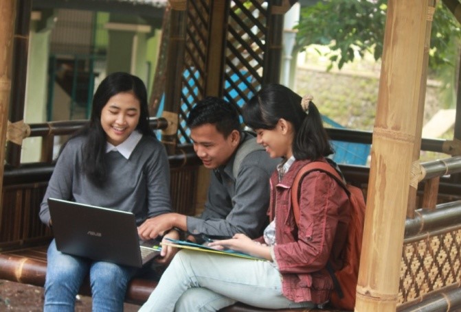 Taman & Tempat Diskusi – Departemen Teknik Mesin